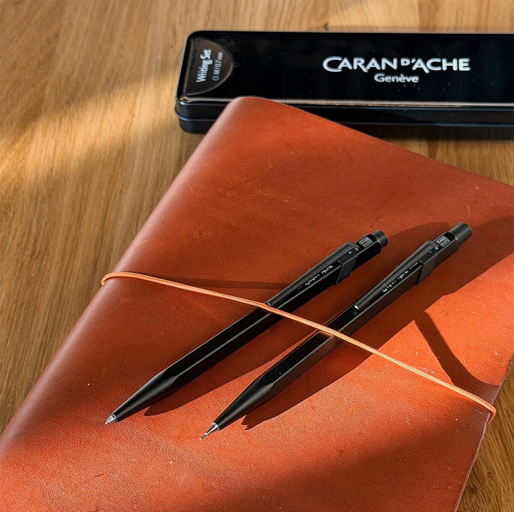 Caran d'Ache 849 Black Code: чорнильна ручка та набір 849 / 844